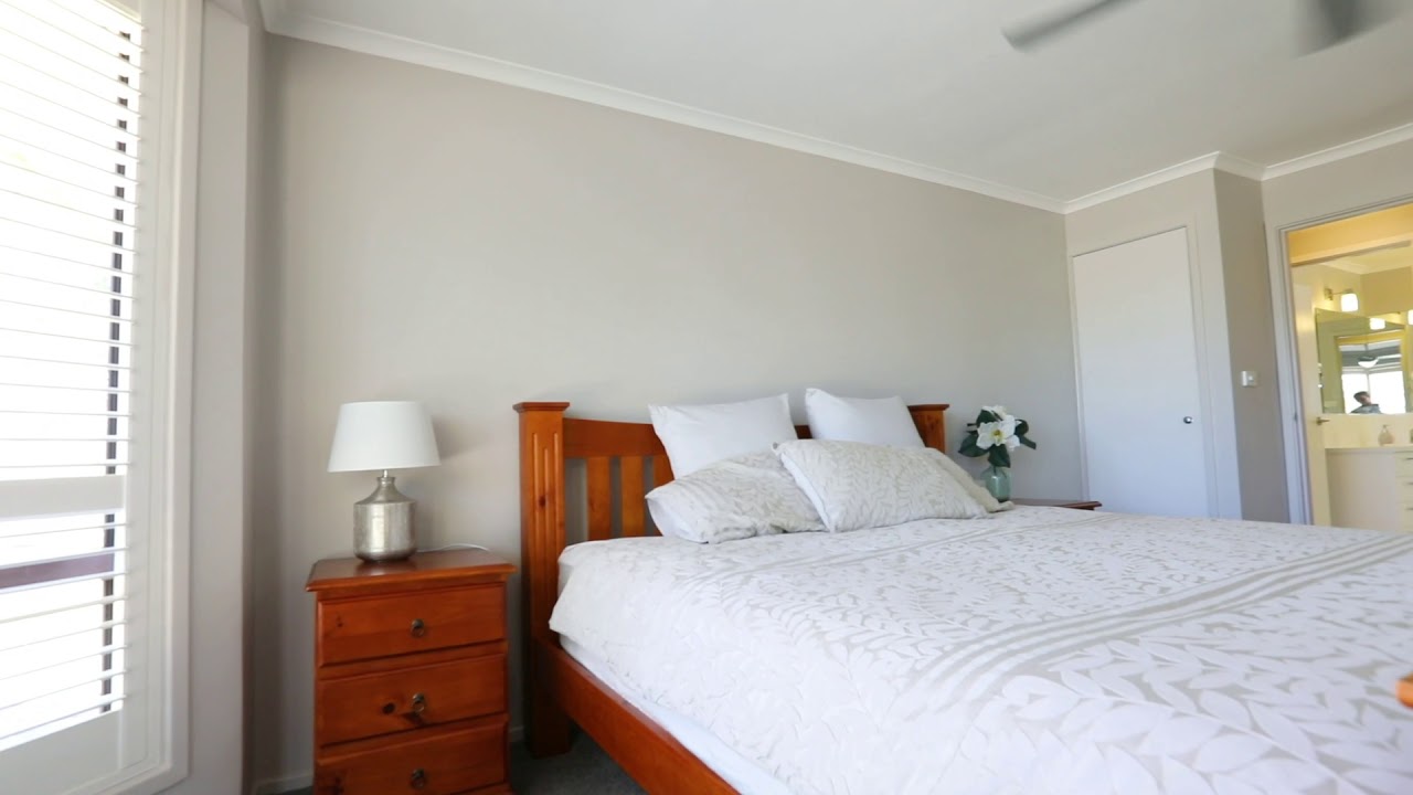 64 Valley Crest Rd Cooranbong - Cathy Cattell - real estate - YouTube