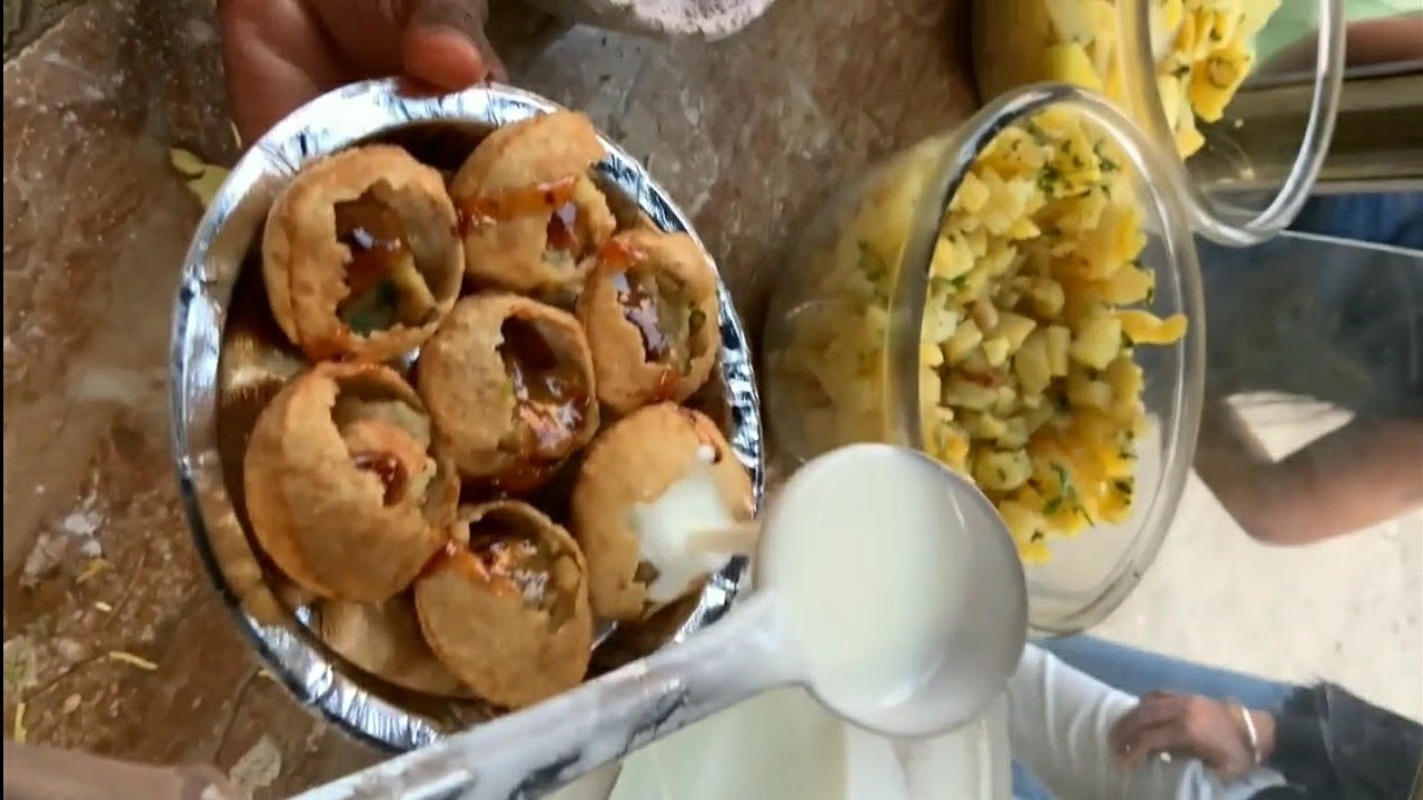 Eating Fuchka & Eating Crunchy Churmur | Kolkata Best & Fresh Street ...