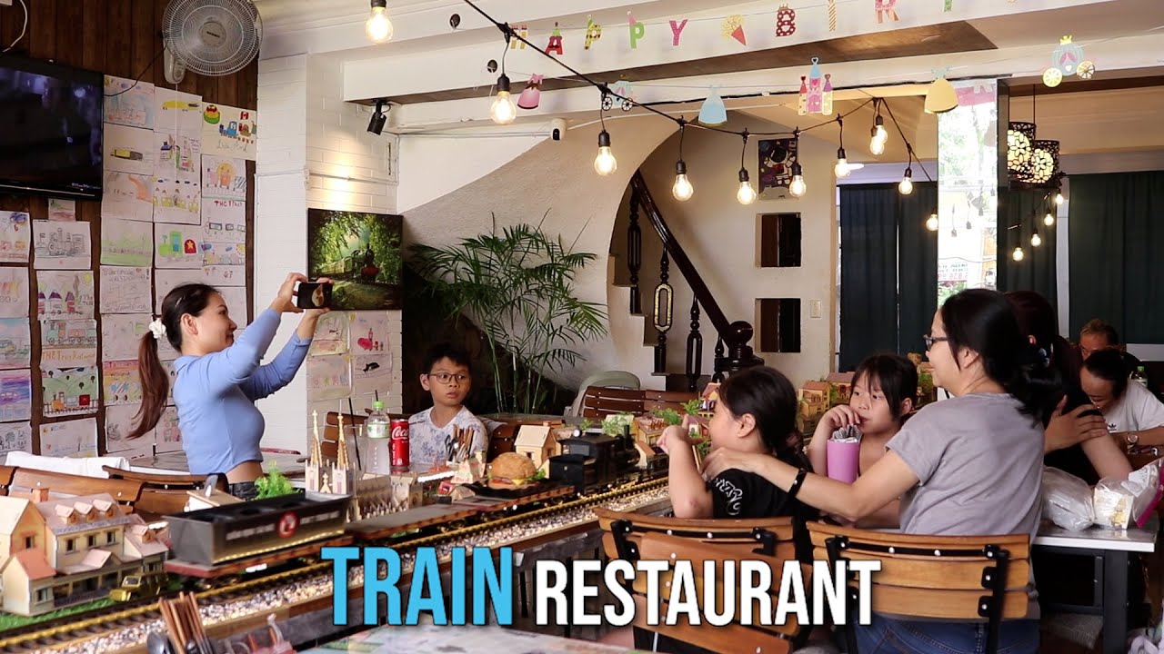 Restaurant serves diners with train models | Nhà hàng phục vụ bằng mô ...