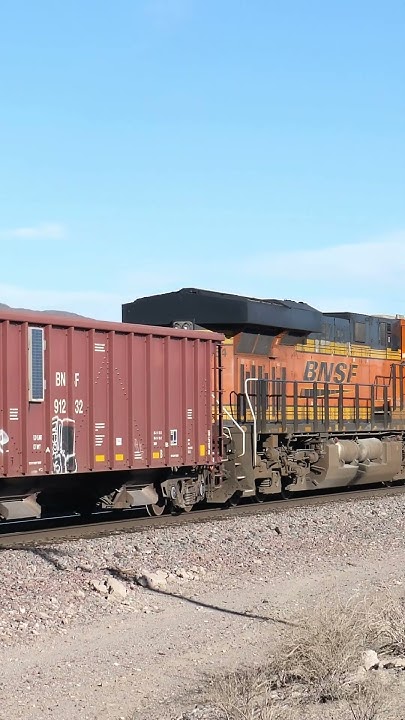 RAILFANNING SHORTS BNSF 3893 EB MP 691 NEEDLES SUB 11-14-2023 #railfaning #bnsf #trains - YouTube