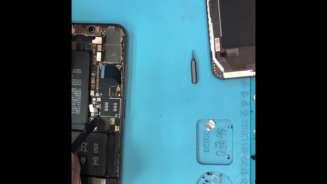 iPhone XS Max glowing apple logo - YouTube