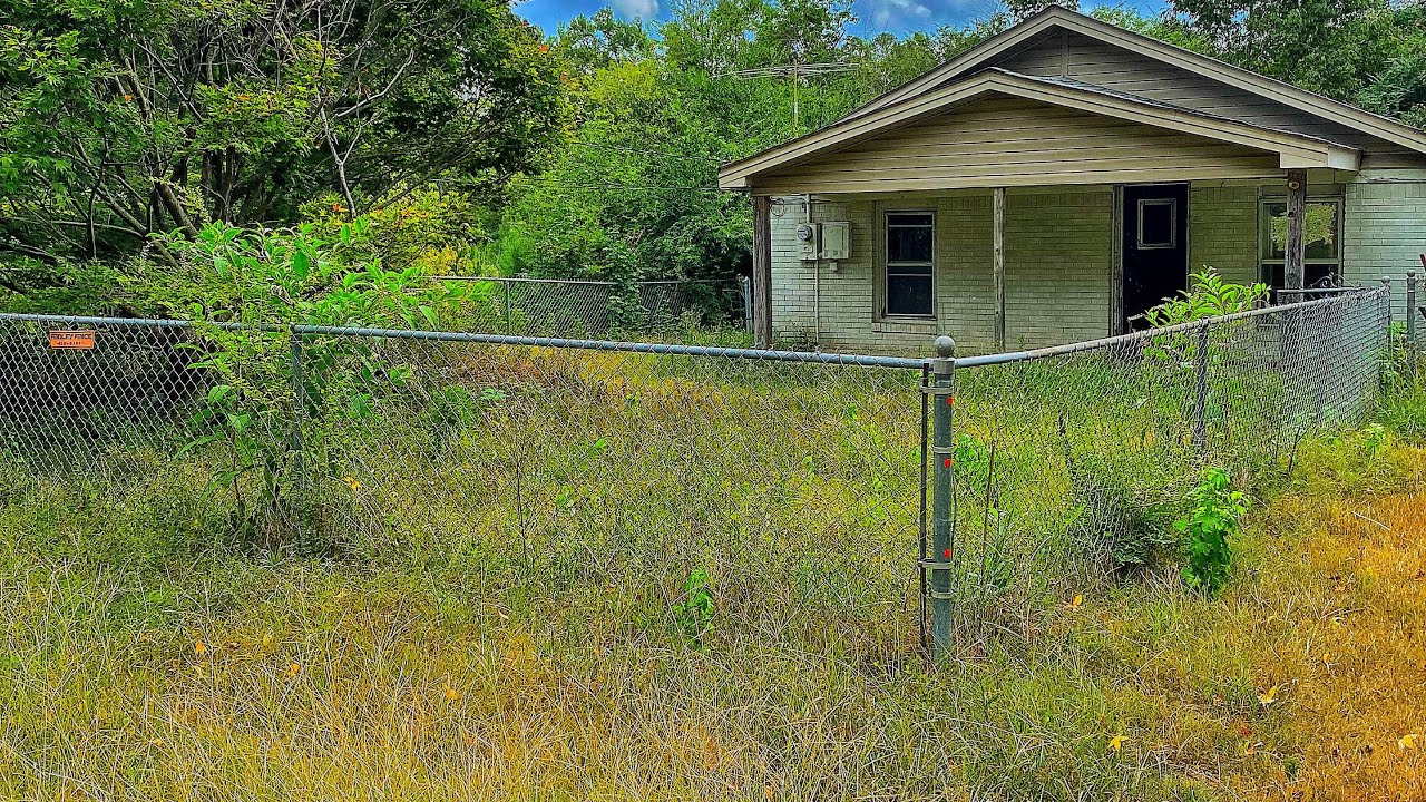 Bringing This ABANDONED House Back to Life OVERGROWN PROPERTY CLEANUP ...
