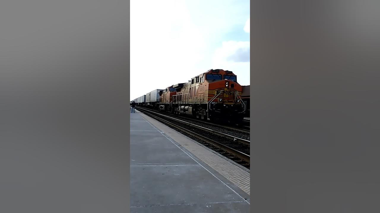 BNSF DASH 9 H2 DUO DPU - YouTube