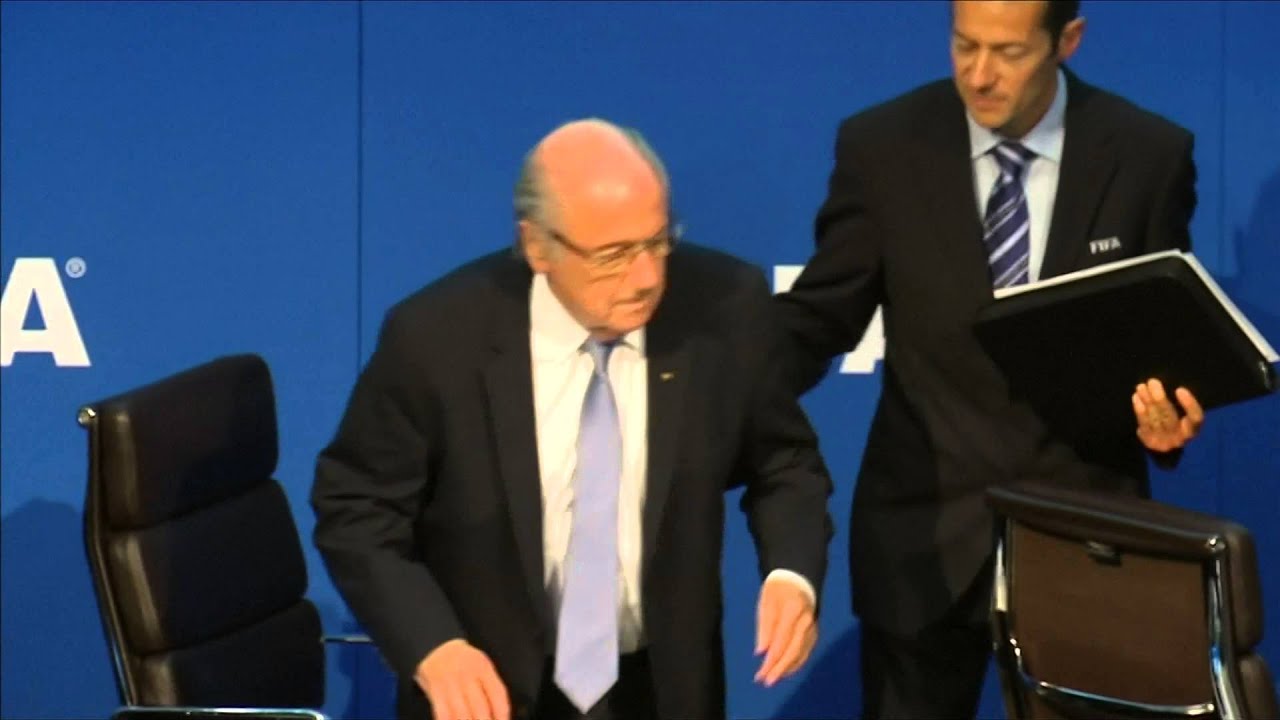 Sepp Blatter gets money shower at press conference - YouTube
