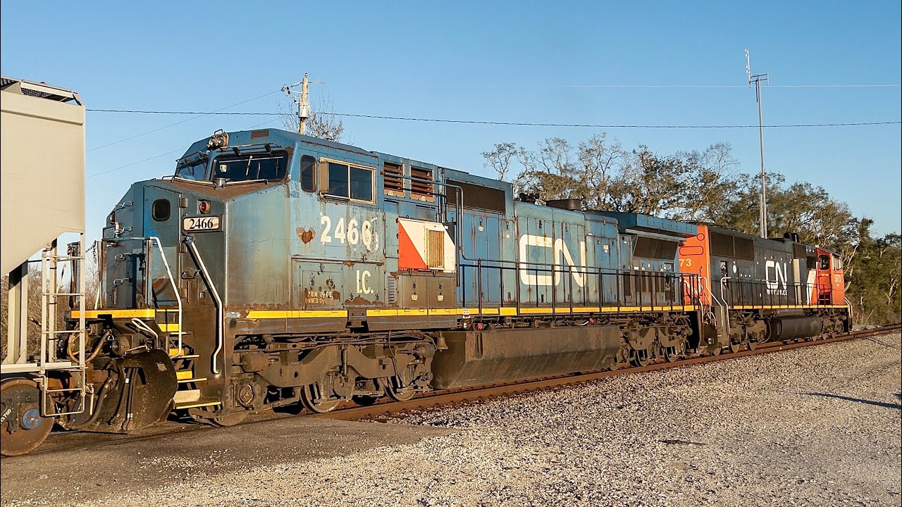 CN Loaded Grain South near Norco, LA with IC 2466! - YouTube