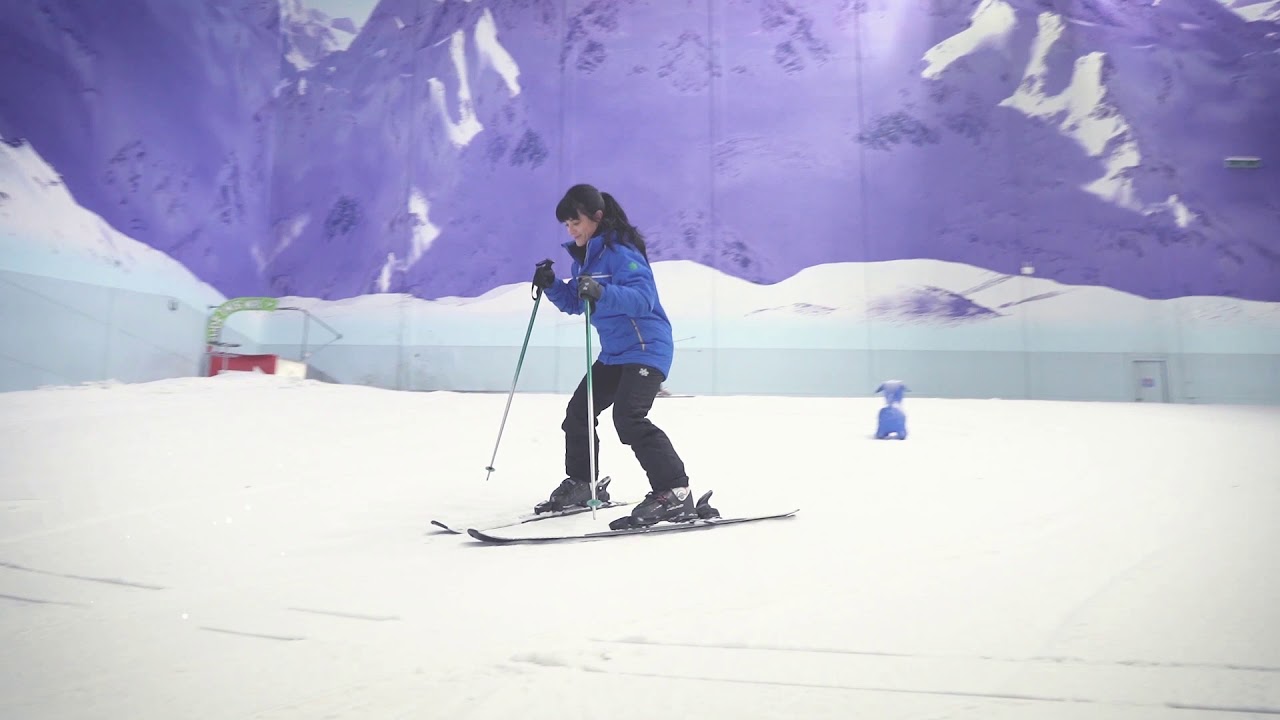 Learn to ski in just one day at Chill Factore - YouTube