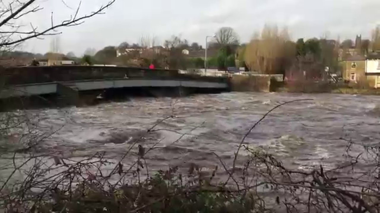 River Calder Floods In Brighouse - 26/12/2015 - YouTube