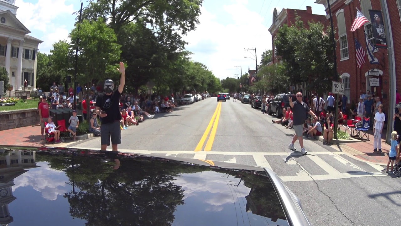 Tesla Summon in a July 4th Parade - YouTube