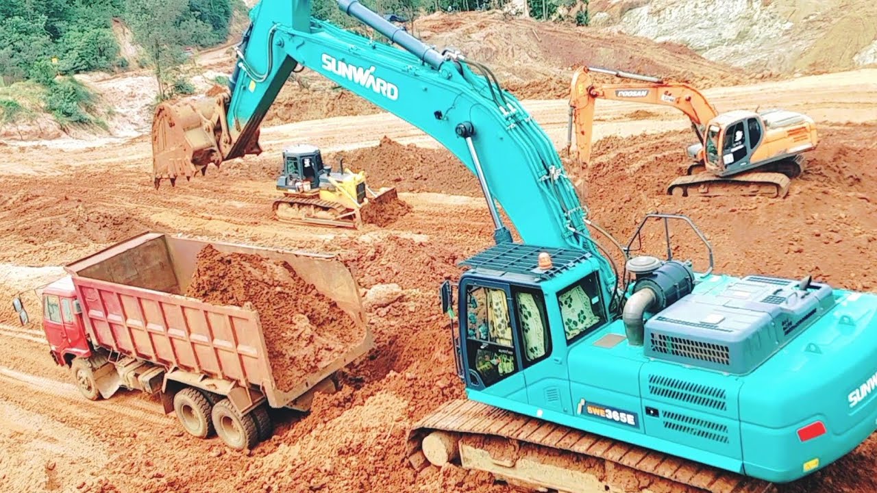 Beko terbaru SUNWARD 365E muat tanah OB nikel ke dump truk tronton Fuso ...