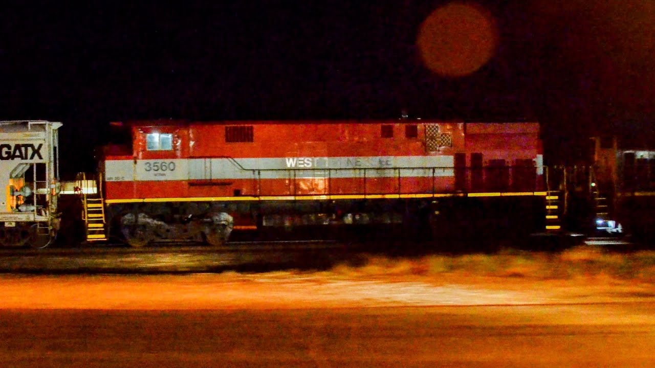 Csx C729 and q560 with a mlw m420w trailing in Willoughby ohio - YouTube