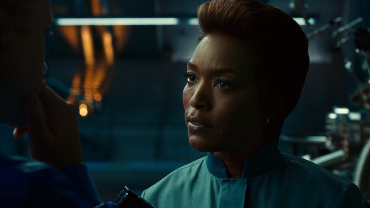 Angela Bassett as Amanda Waller in Green Lantern (2011) (Part 1) - YouTube