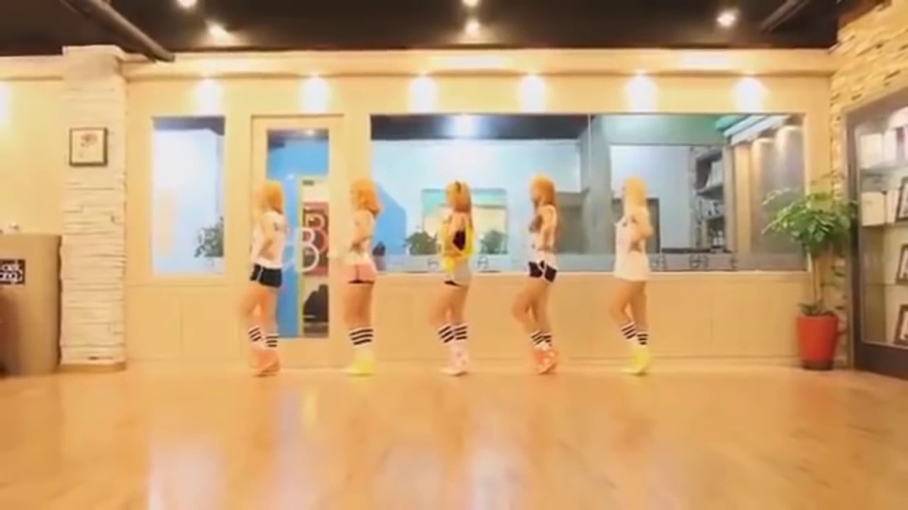 Une belle chanson avec danse - YouTube