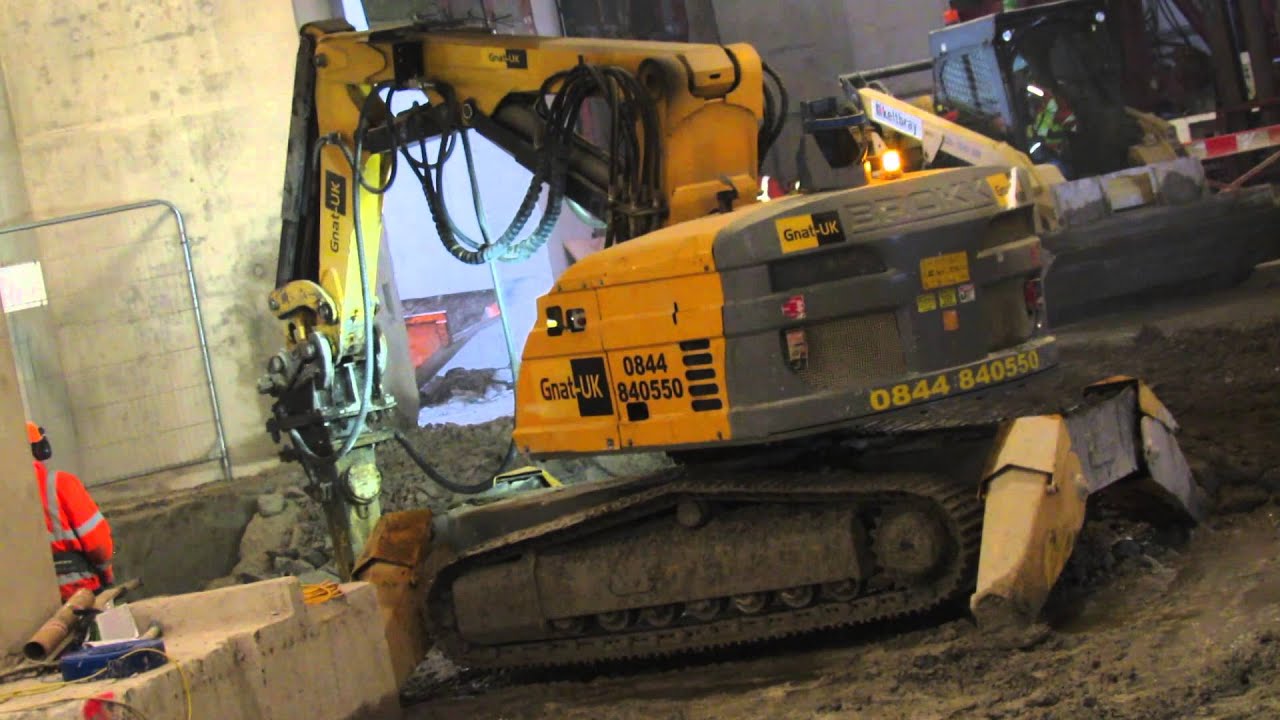 Gnat UK Brokk 800 - YouTube