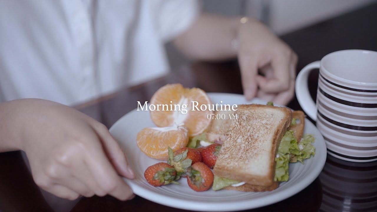 My 7AM Morning Routine | Healthy habits, breakfast and reading - YouTube