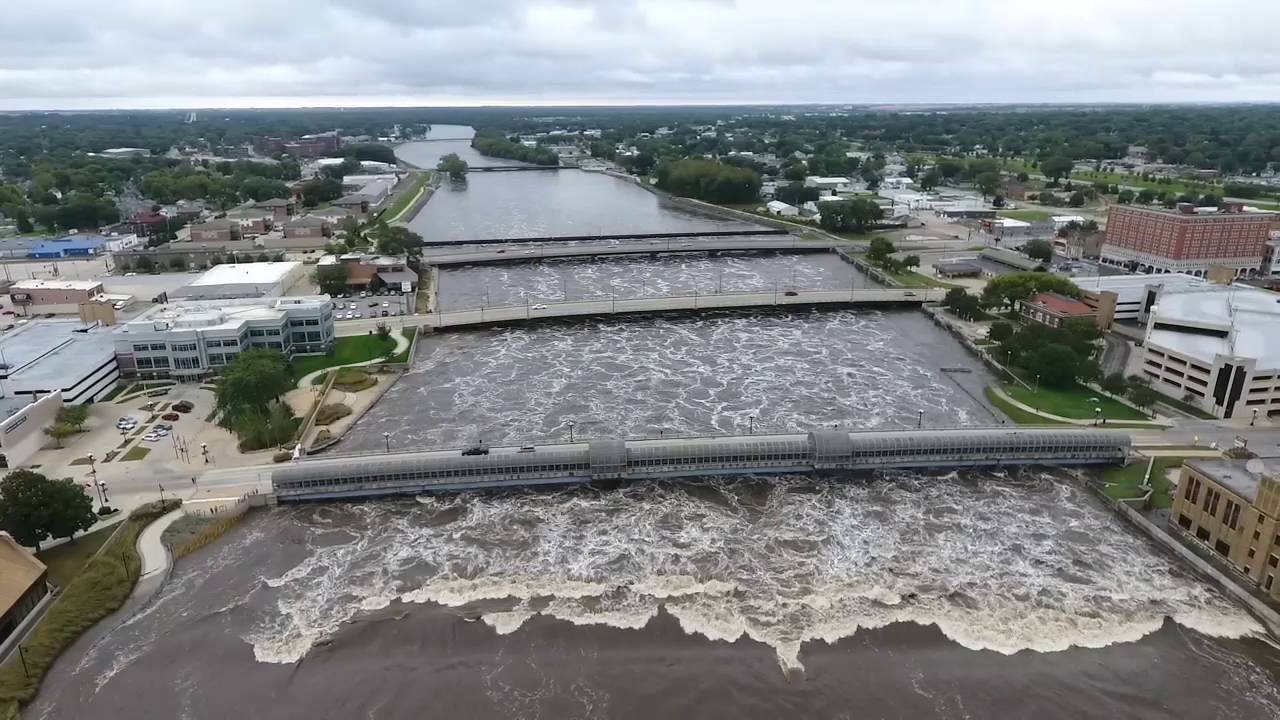Waterloo, IA Cedar River Flood 9/25/16 - YouTube