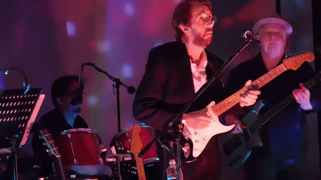 Eric Clapton Tribute - Wonderful Tonight Live - YouTube