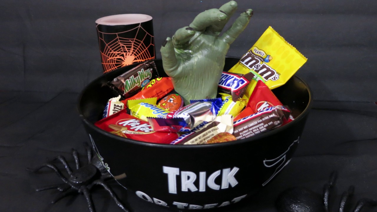 How to Revamp an old Halloween Decoration, Witch Hand Candy Bowl $.50 ...
