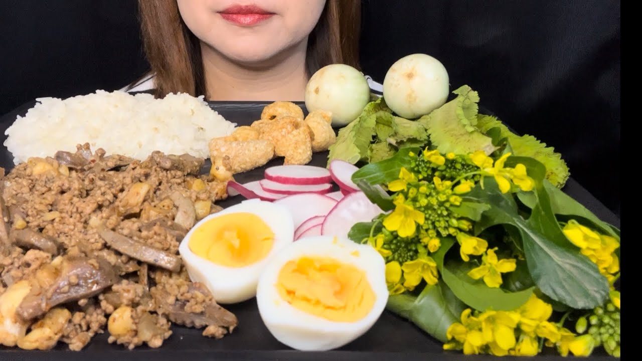 Eating simple food Spicy Pork Fried Pork cracking Boiled Eggs Veggies ...