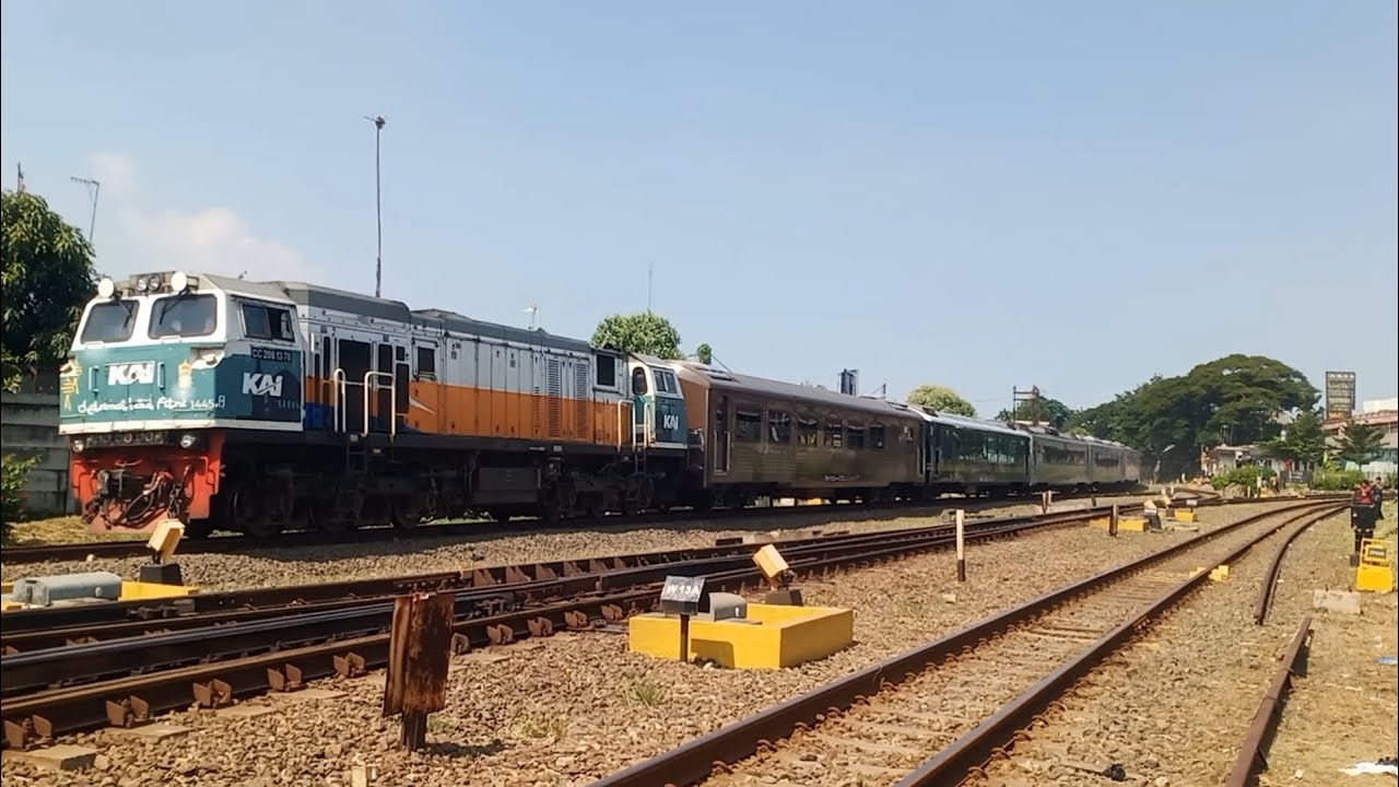 RESTORAN BERJALAN DAN PARA SELEM SEWA MANORAMIC DARI YOGJA - YouTube