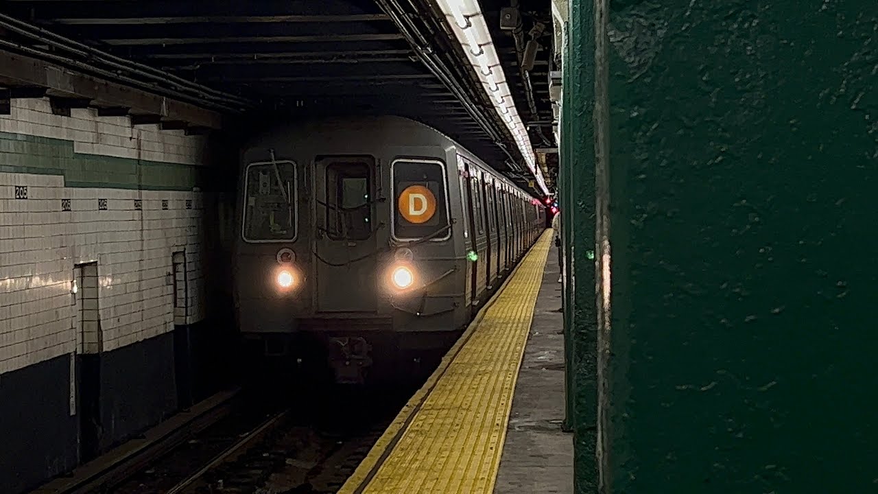 R68 D train arriving into Norwood-205th Street - YouTube