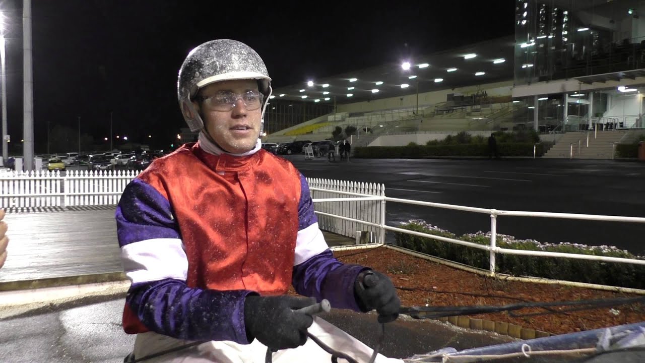 Ideal Flybye wins in the hands of Scott Phelan - YouTube