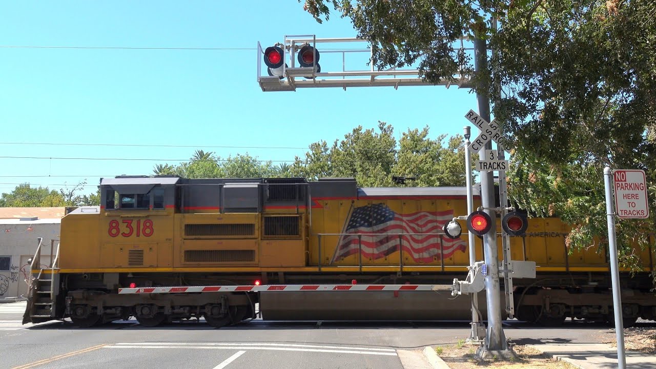 UP 7940 Intermodal Train North And Sacramento Light Rail, T St. Railroad Crossing, Sacramento CA ...