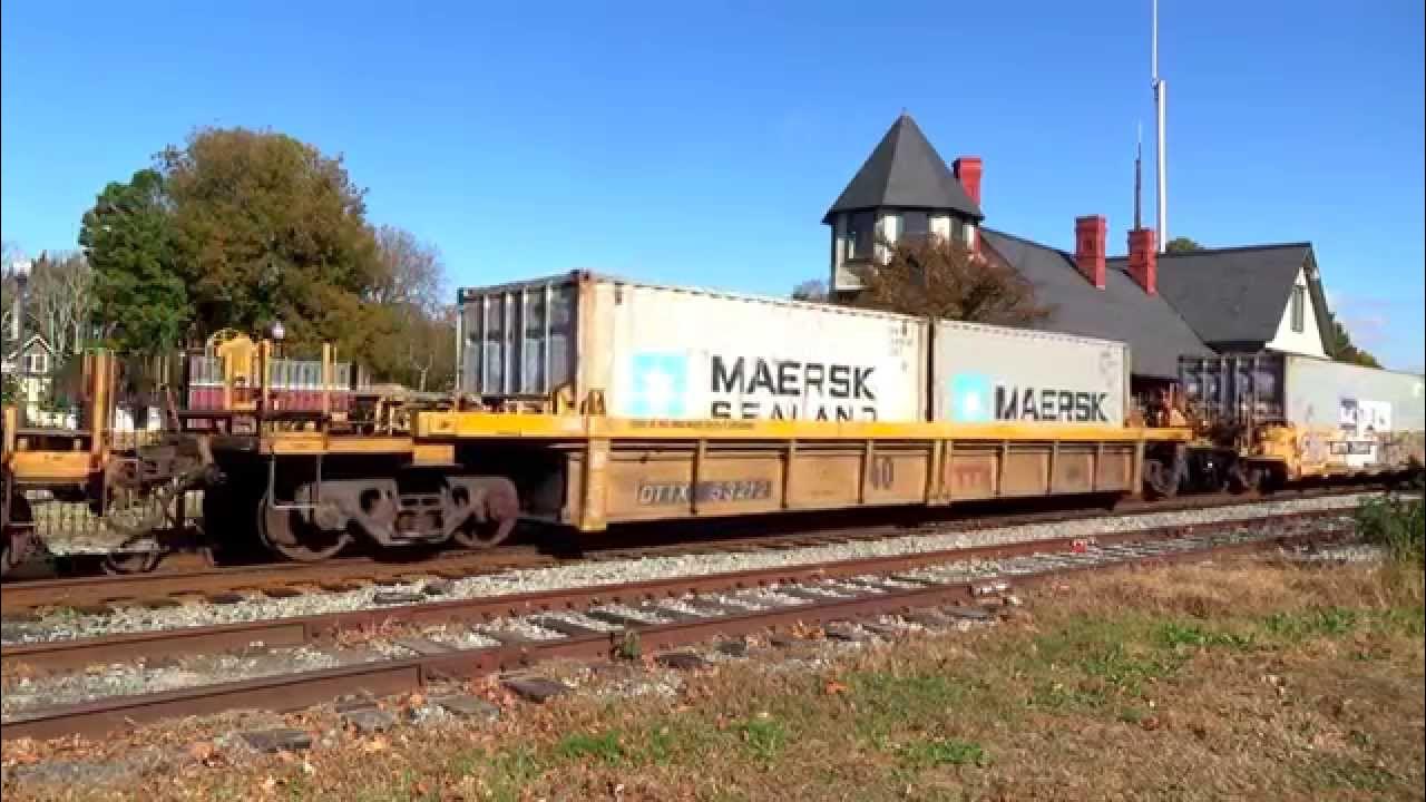 CSXT 7489 leads the CSX F767 - YouTube