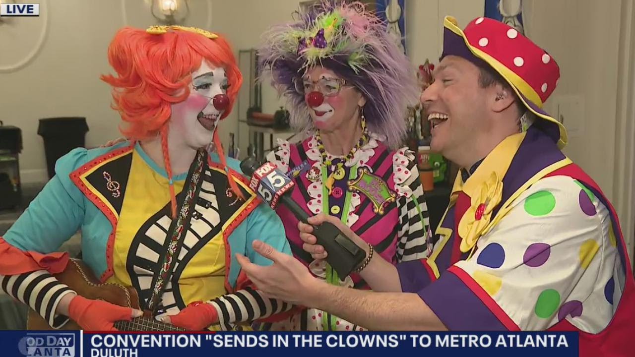 Clown convention takes over Duluth hotel - YouTube