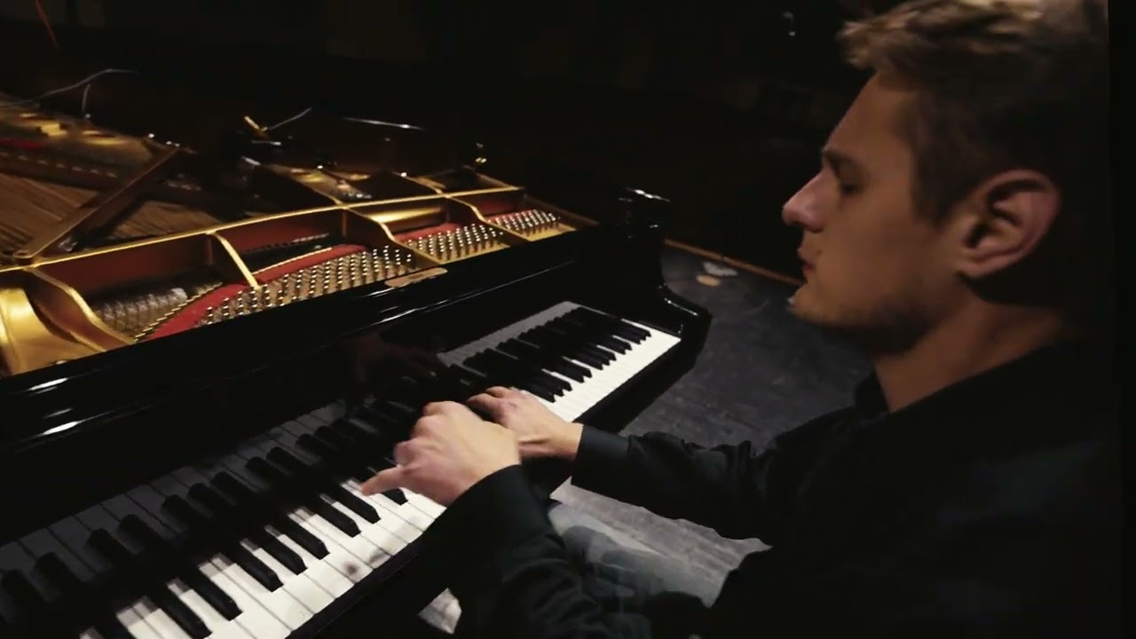 Sergey Belyavsky - Schumann Intermezzo, Op 26 No 4 (single camera take ...