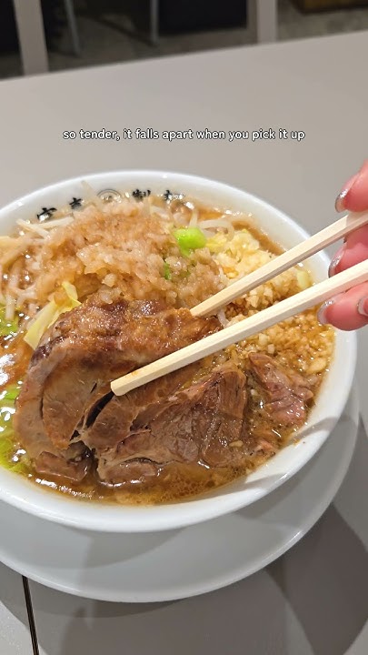Come Hungry! Hearty Jiro-Style Ramen Made by a Noodle Factory in Roppongi #short food japan ...