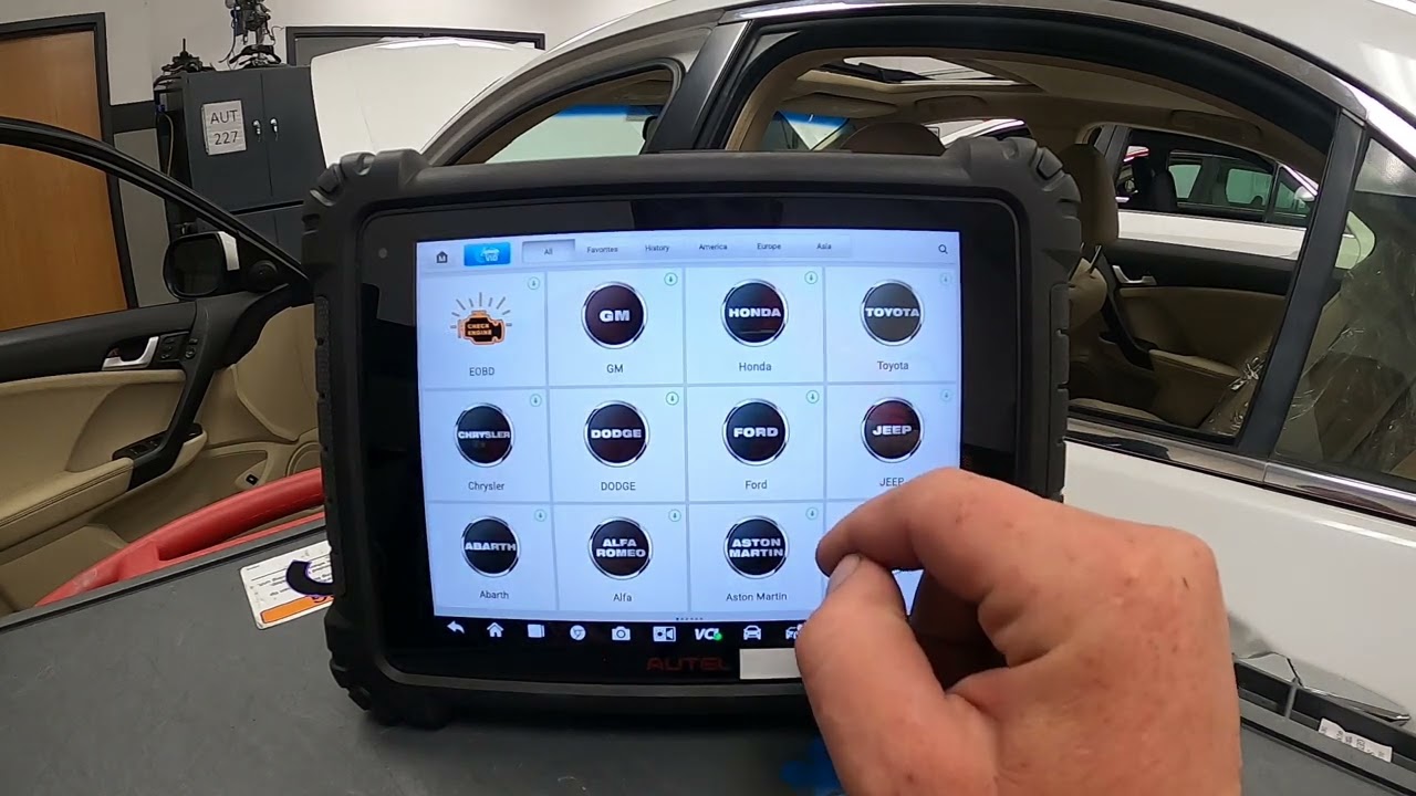MaxiDAS tablet Scan Tool - YouTube