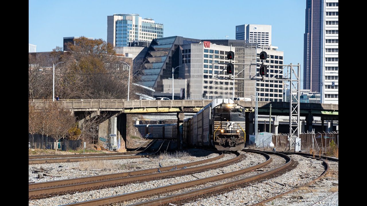 Norfolk Southern and CSX Trains in Downtown Atlanta, Georgia - YouTube