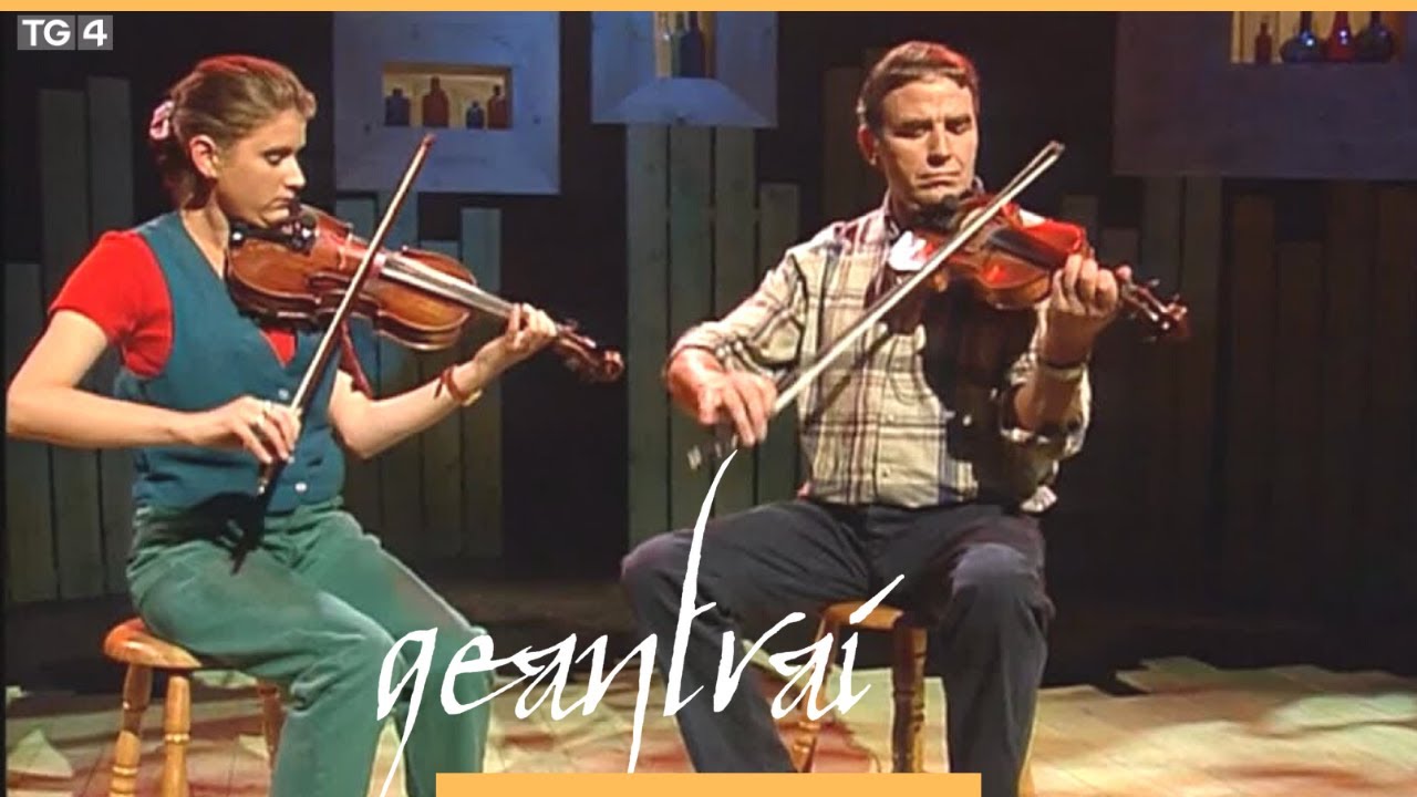 Connie O'Connell & Áine O'Connell | Amharclann na Gráinsí, Corcaigh ...