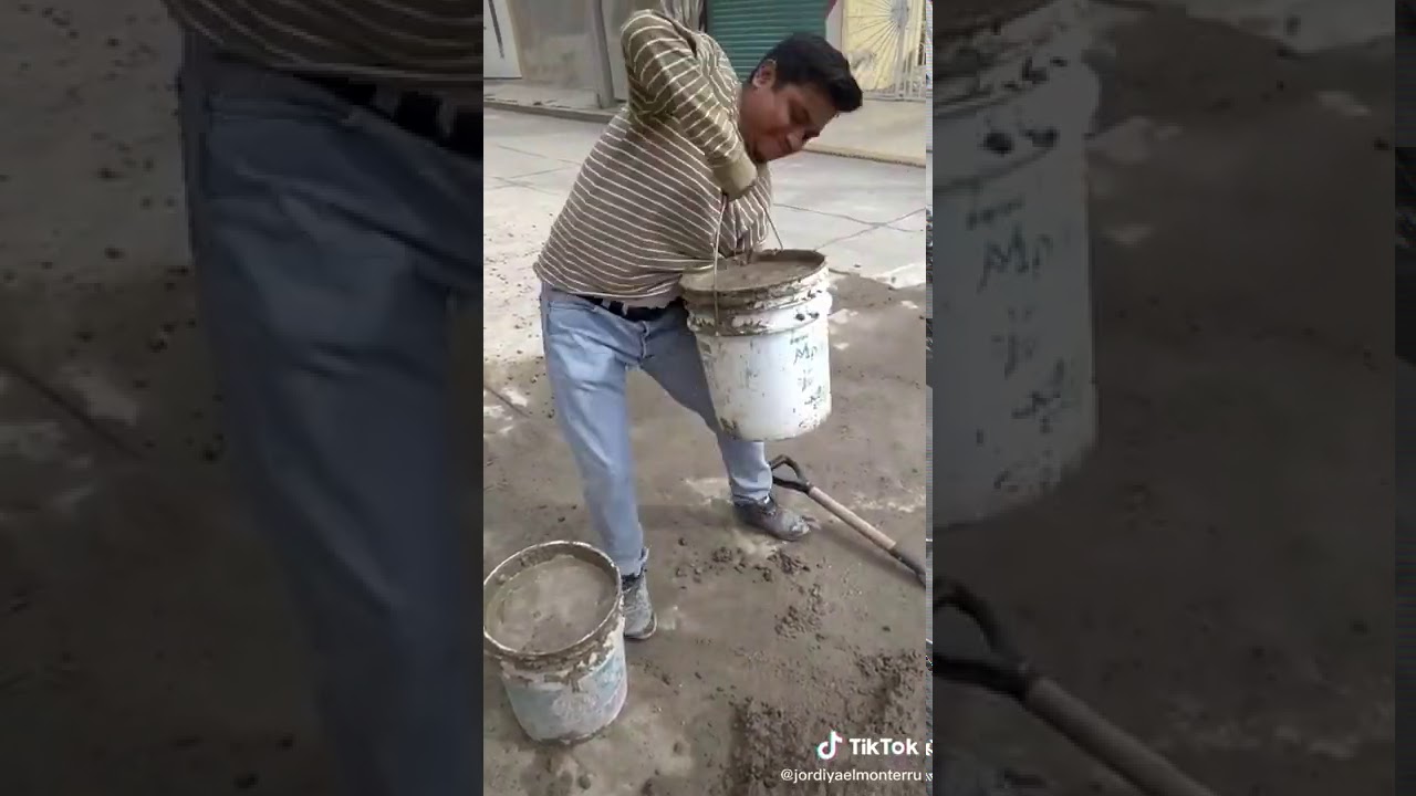 Como cargar un bote de mezcla de cemento😁 - YouTube