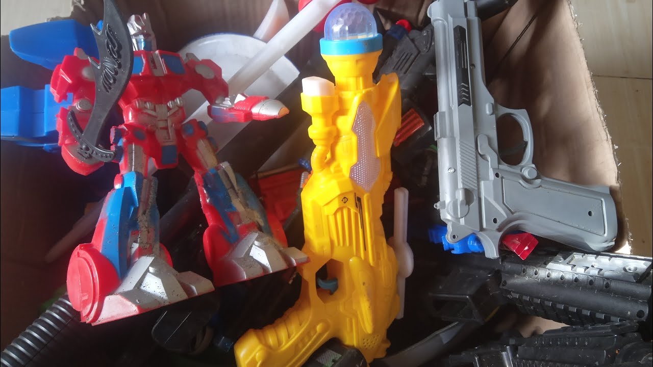Bungkar kardus berisi mainan Pistolan / robot robotan / pedang Pedangan ...