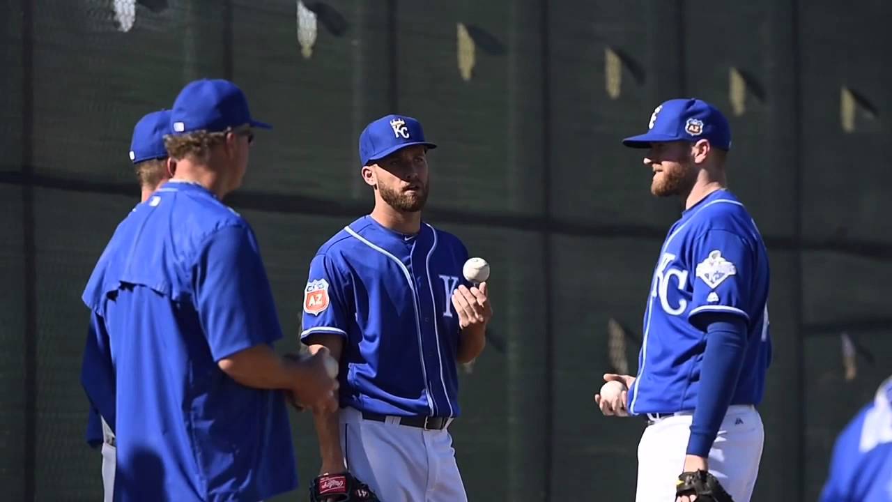 Royals Lorenzo Cain arrives as pitchers throw at spring training - YouTube