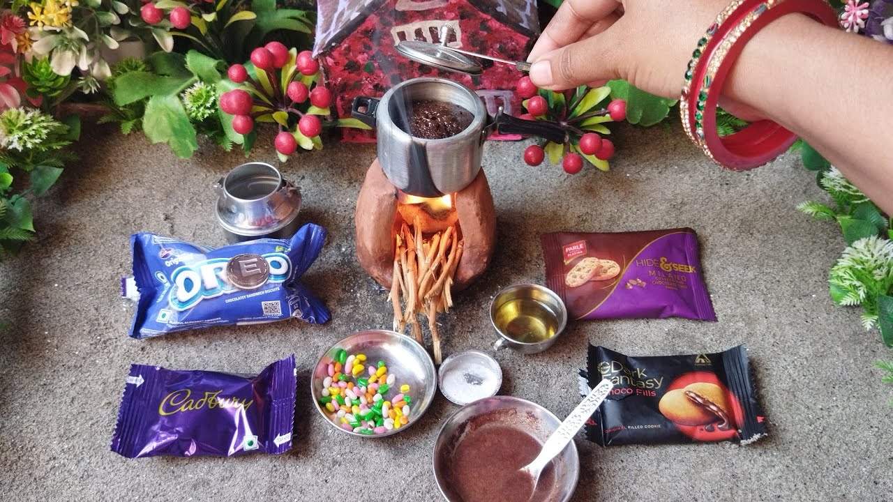 miniature-all-chocolate-bisuits-cake-recipe-mini-foodkey