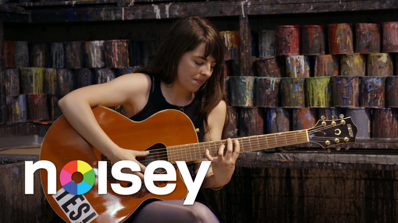Hop Along's Frances Quinlan Performs "Buddy In The Parade": Noisey ...