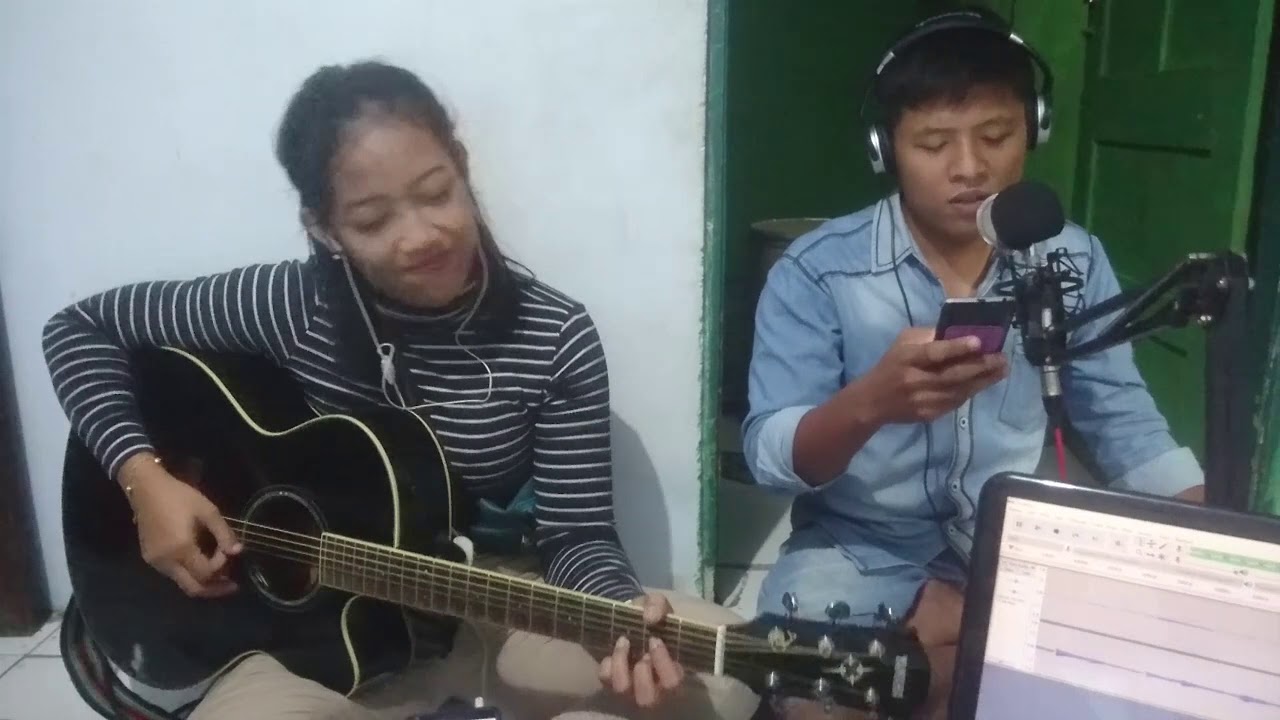 Laguku - Ungu | Live Accoustic Cover by Arklam Project (Putri & Sulton) - YouTube Music
