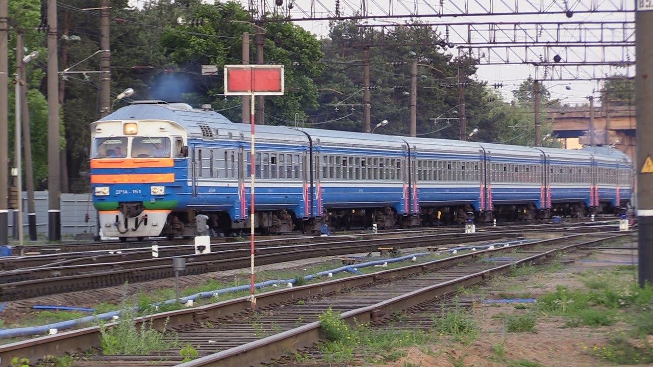 Дизель-поезд ДР1А-124 на ст. Барановичи-Полесские / DR1A-124 DMU at ...