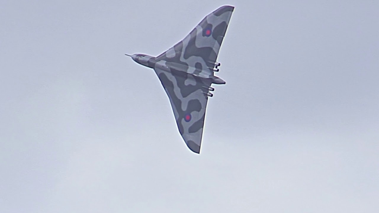 AVRO VULCAN OVER BREIGHTON - YouTube