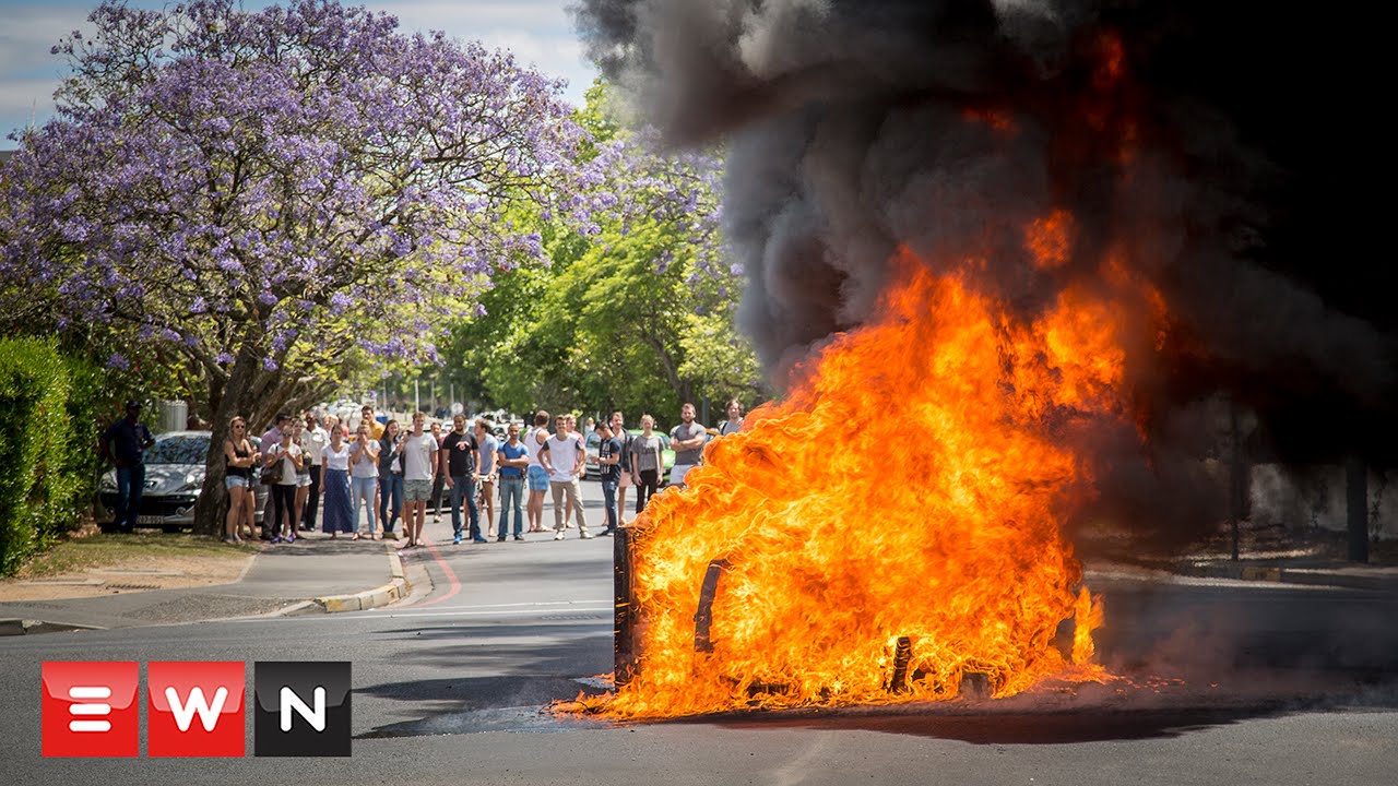 Students join Stellenbosch University workers in protest - YouTube