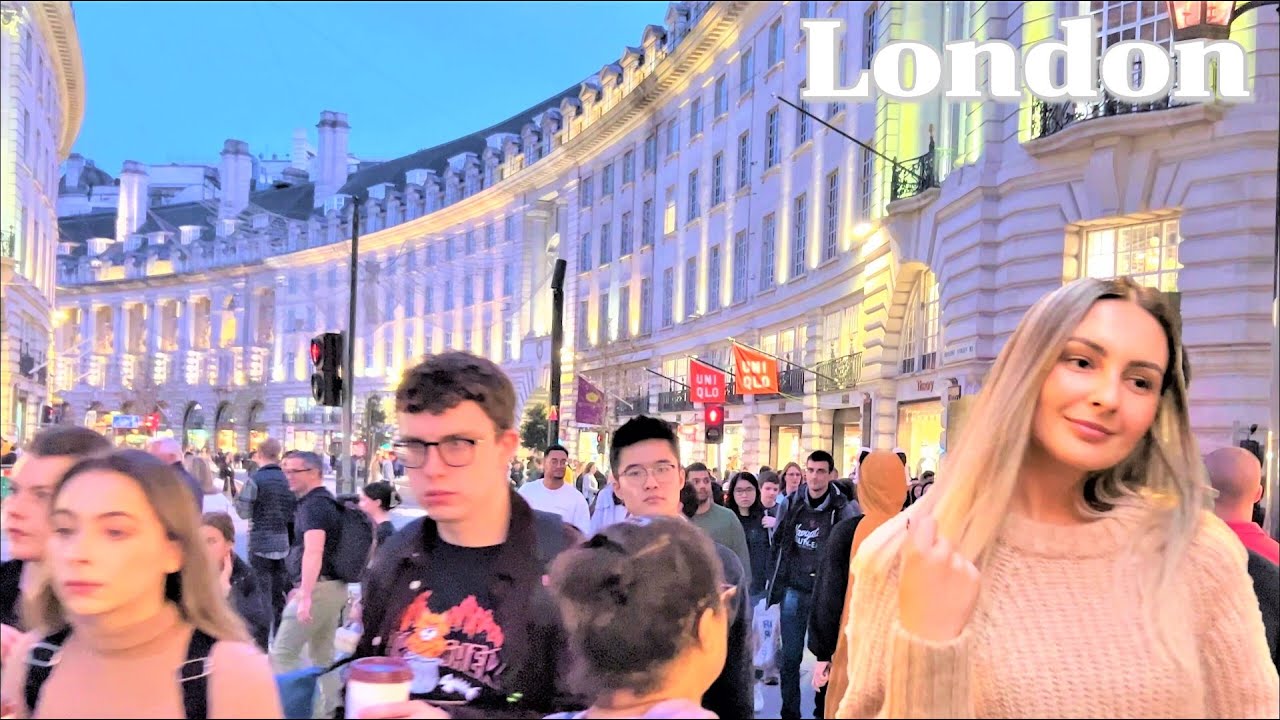 2022 London Christmas Shopping Streets, Bustling Oxford Street, Soho ...