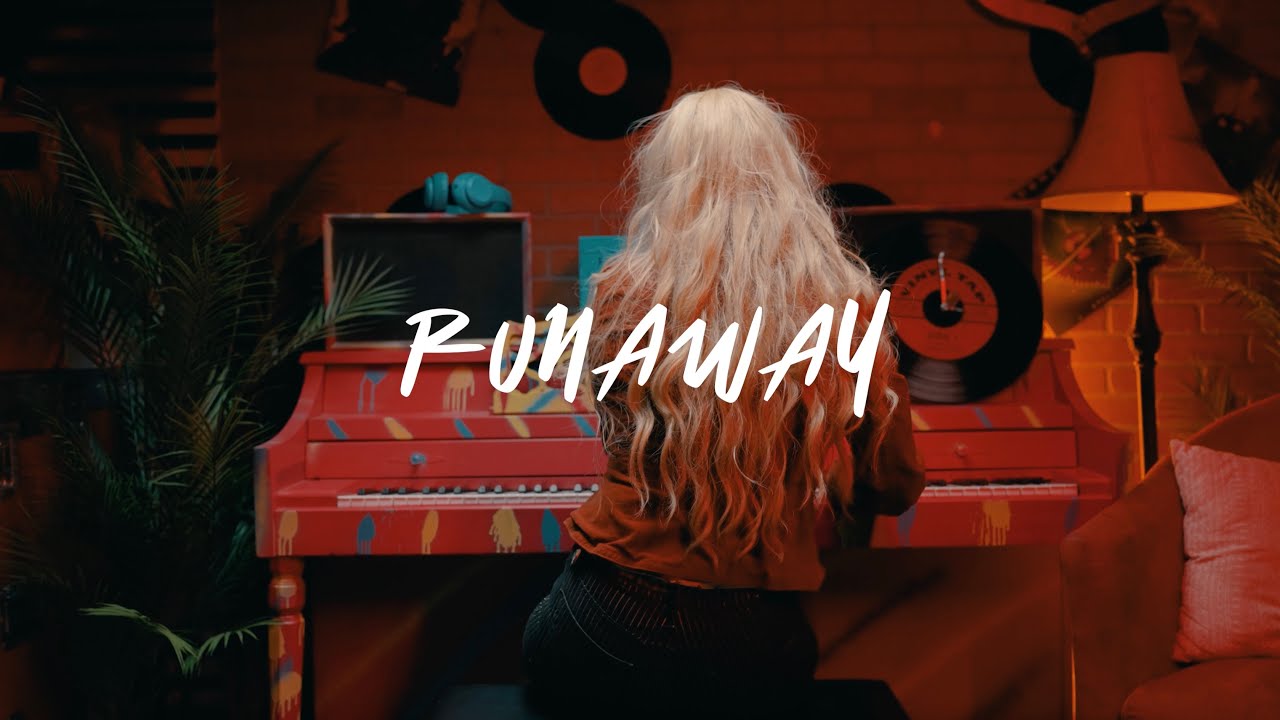 Beth Vandal - RUNAWAY (Official Music Video) - YouTube