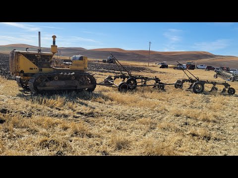 Caterpillar RD7 Plowing - YouTube