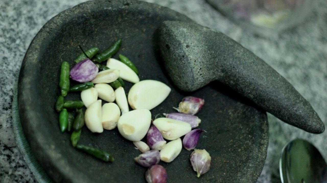 BEGINI CARA LINA KITCHEN MENGULEK SAMBAL - YouTube