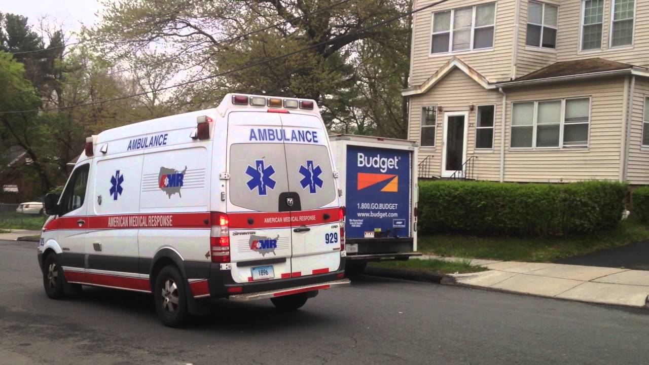 American Medical Response Ambulance Sprinter 929 Responding/Arriving ...