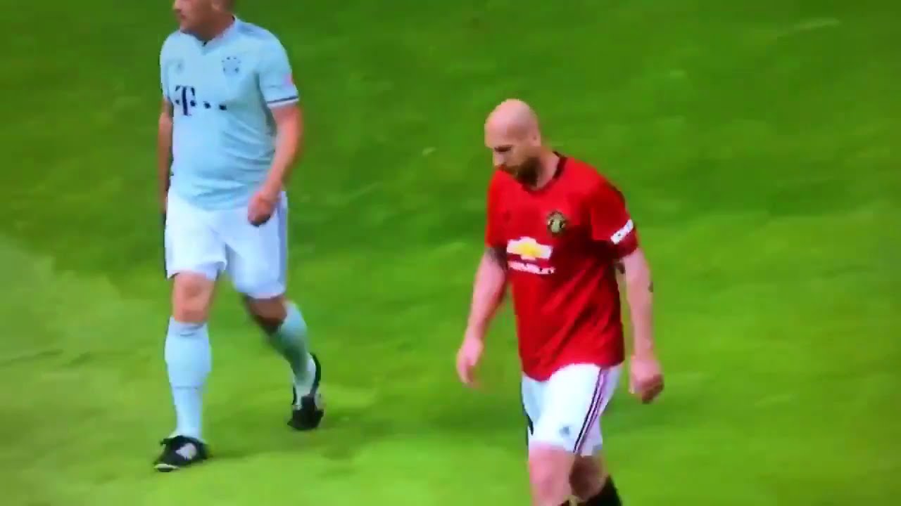 Japp Stam fighted in the friendly match against Bayern. A real Red ...