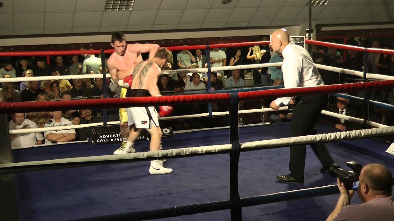 Anthony Upton v Liam Richards - YouTube