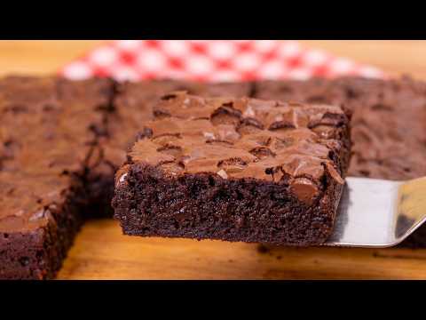 BROWNIE DE CHOCOLATE CREMOSO POR DENTRO COM CASQUINHA PERFEITA POR FORA | BROWNIE SIMPLES E FÁCIL